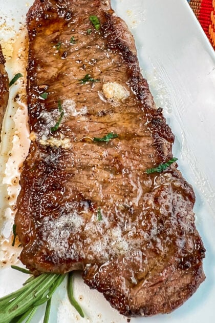 Two-Minute Garlic Butter Sizzle Steaks - ChefAlli.com
